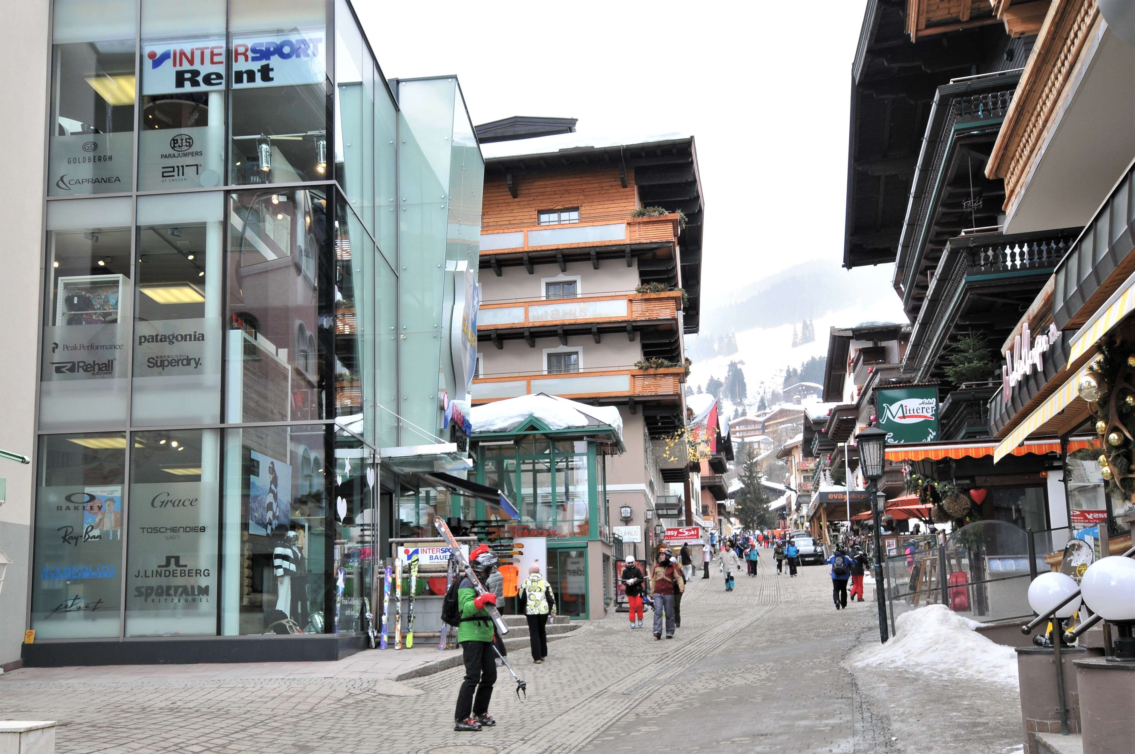 Resort guide Saalbach: maps, restaurants & information