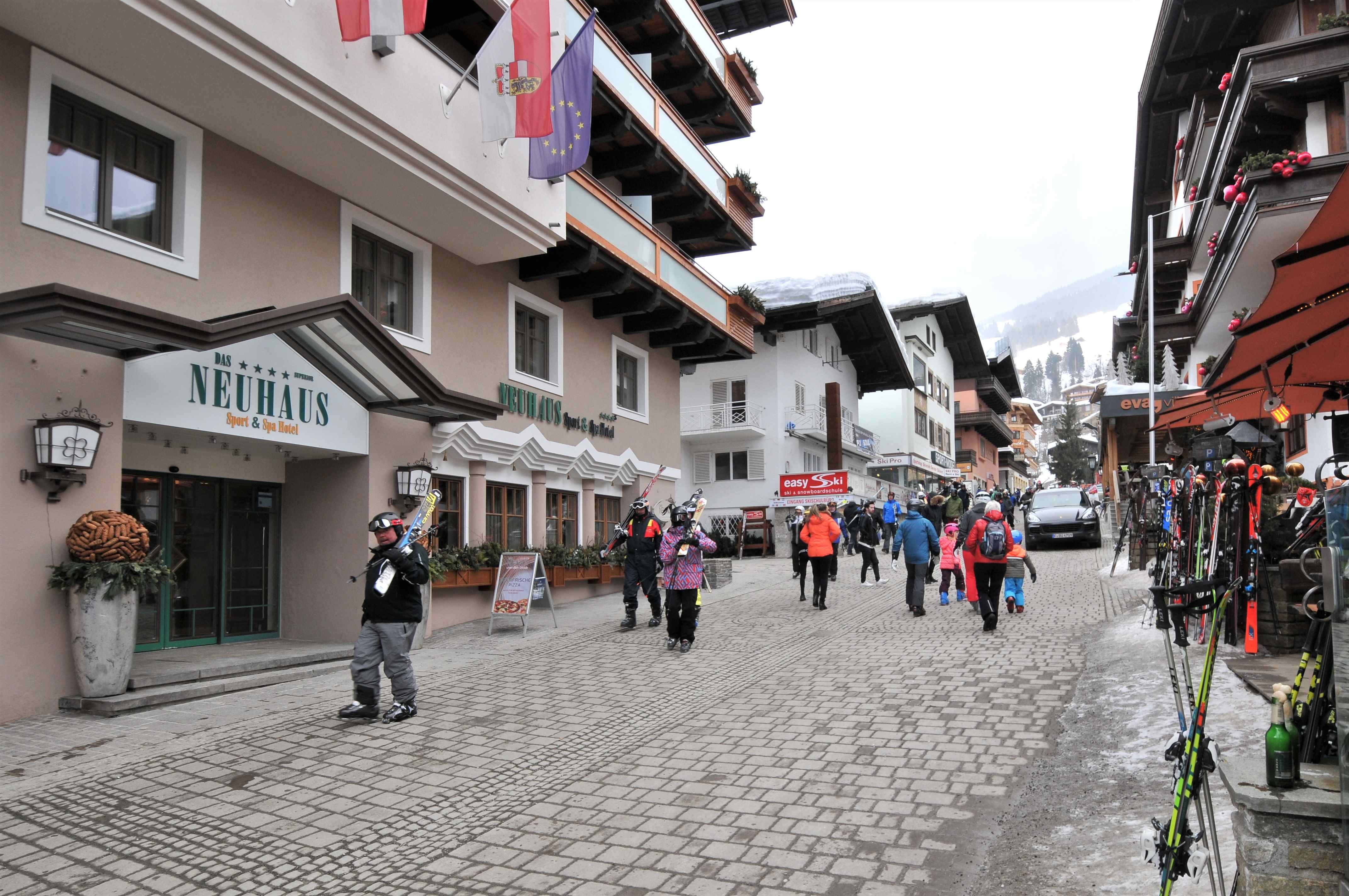 Resort guide Saalbach: maps, restaurants & information