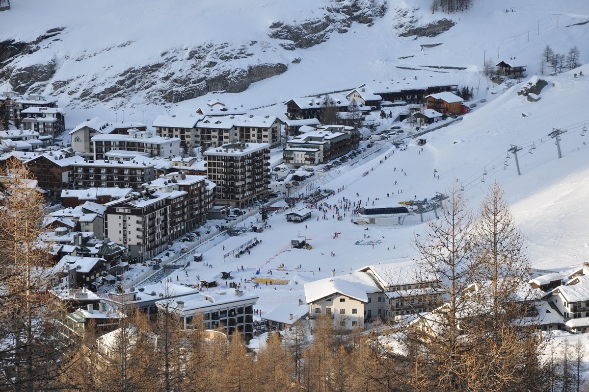 Resort guide Cervinia: maps, restaurants & information