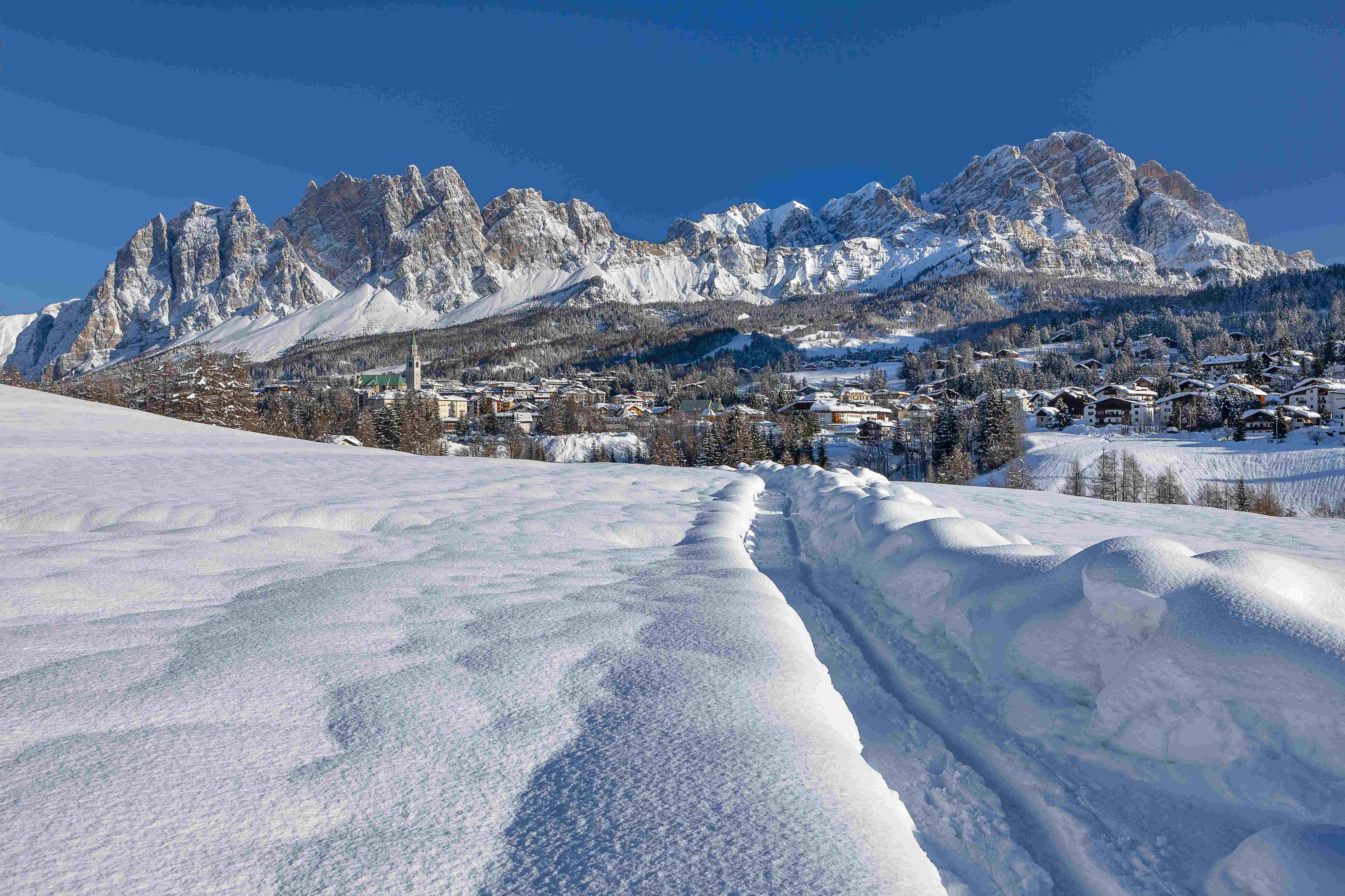 Resort guide Cortina: maps, restaurants & information